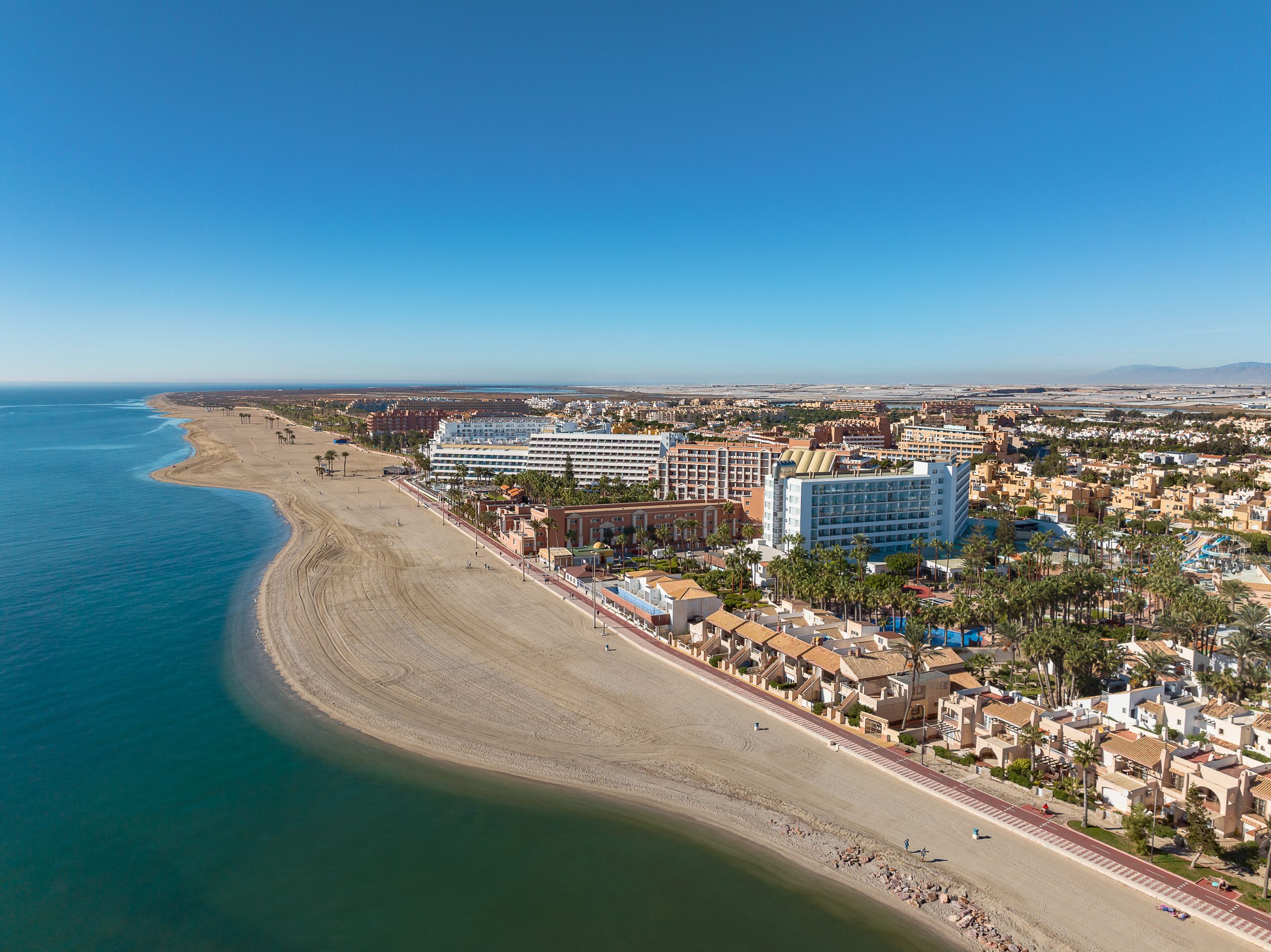 Roquetas de Mar se convierte en uno de los destinos españoles ...